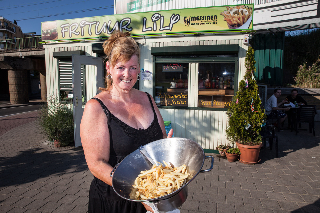 Van Bargiebrug tot Van Beverenplein: drie Gentse frietkoten over de kop. “Dit mag niet ...