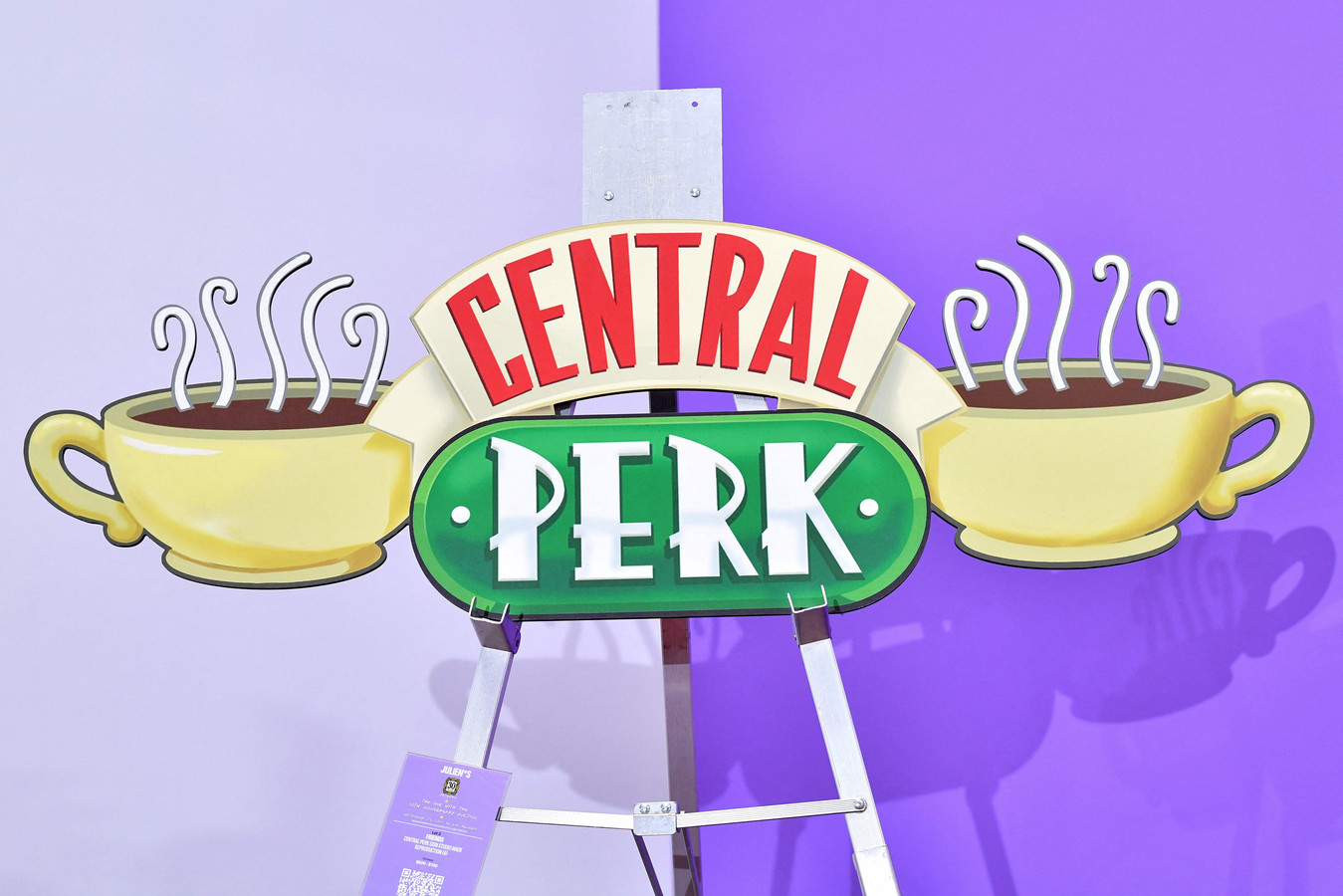 Kostuums, trollenpop en iconische bank onder de hamer tijdens speciale ...