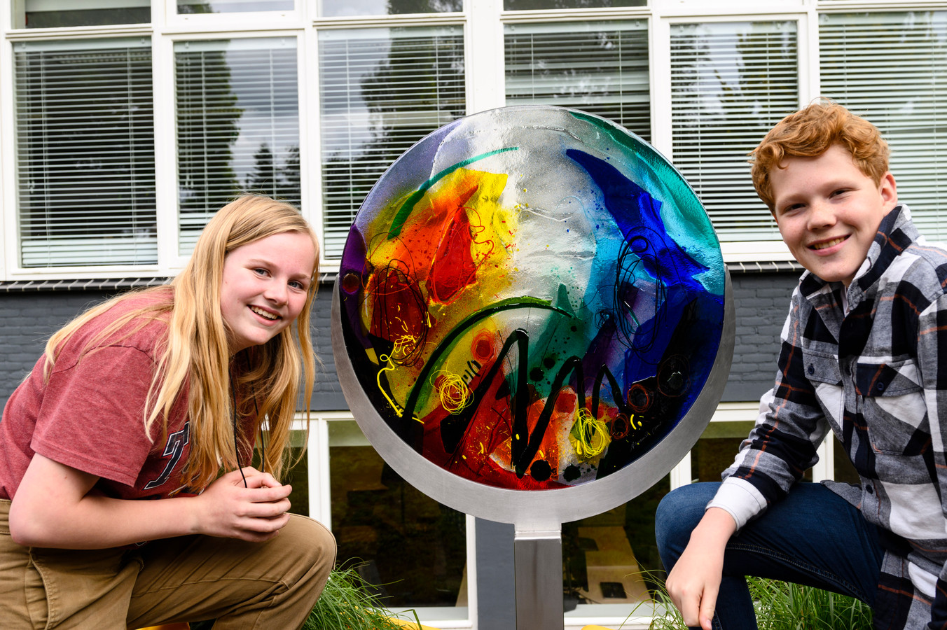 Glaskunst Annemiek Punt voor scholen 100-jarige stichting Carmel: ‘Een ...