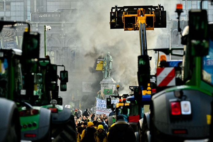 Boeren blokkeren in België grensovergangen met Nederland, op meerdere ...
