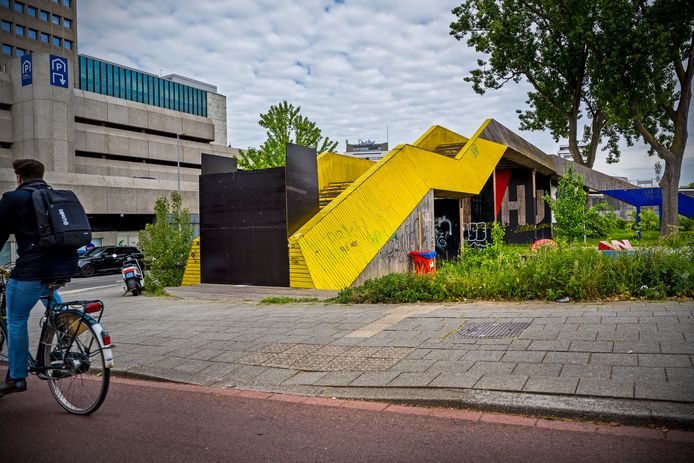 Rotterdam een icoon armer: Luchtsingel deels gesloopt | Rotterdam | AD.nl