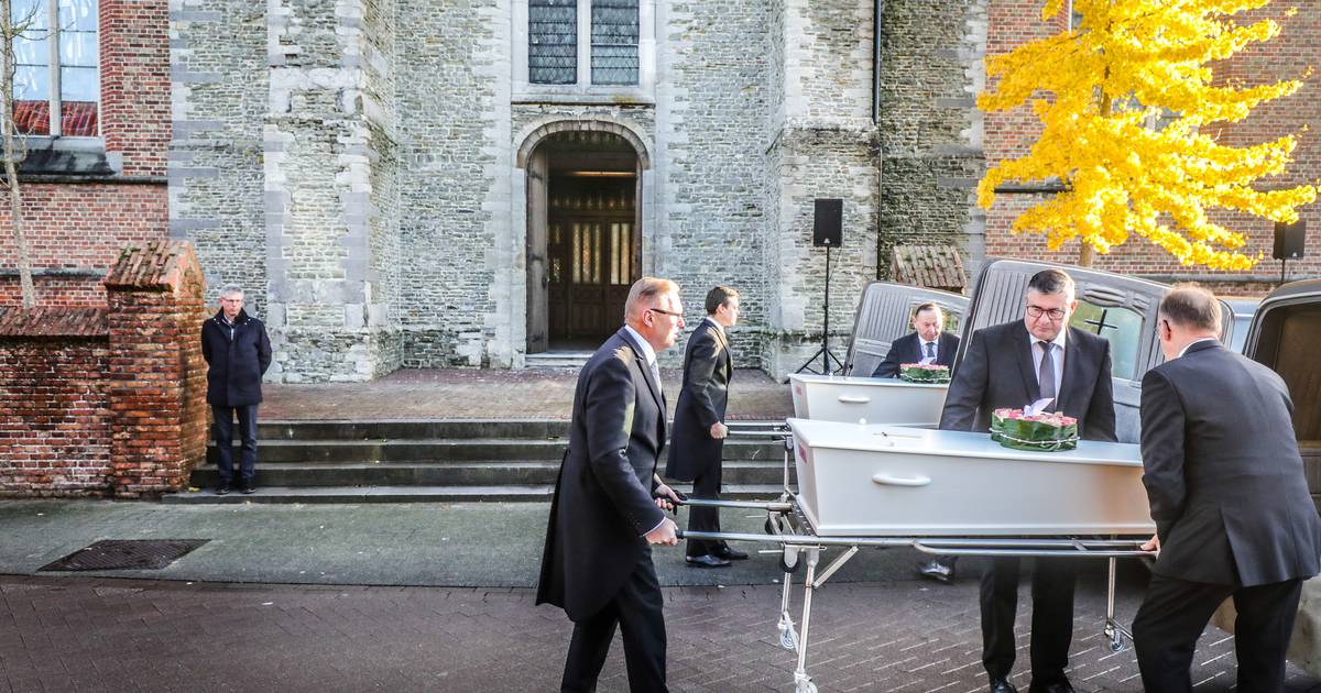 Drame familial à Oostkamp: des centaines de personnes réunies pour un ...