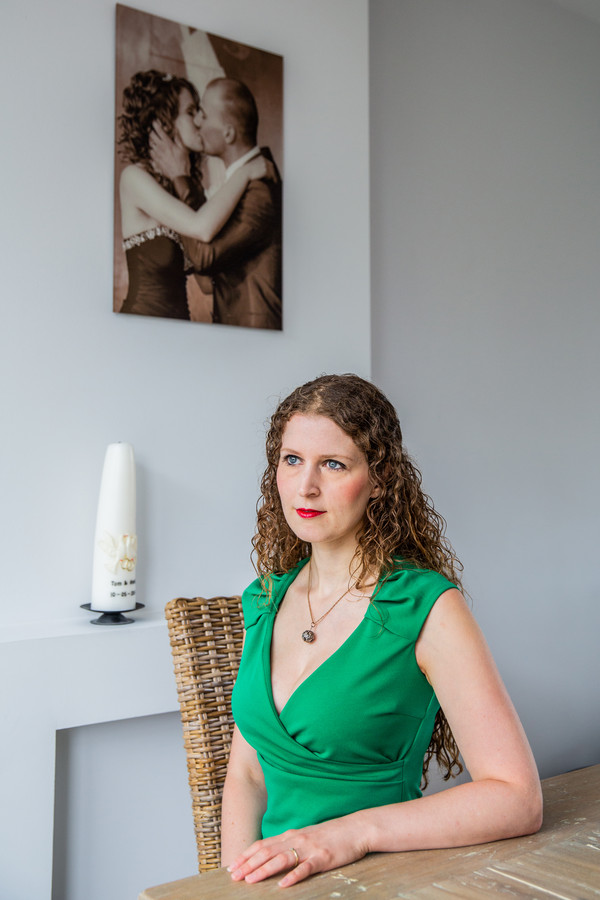 Al maanden van elkaar gescheiden: de mannen wachten aan boord, en zij ...