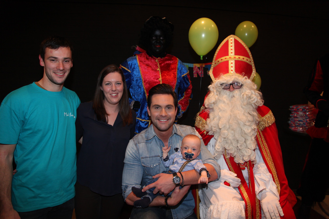 Sinterklaas en Rox op bezoek op benefiet voor kleine Miel | Foto | hln.be