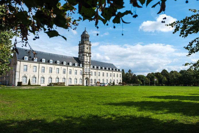 Abdij vormt decor voor grote rommelmarkt | Hemiksem | hln.be