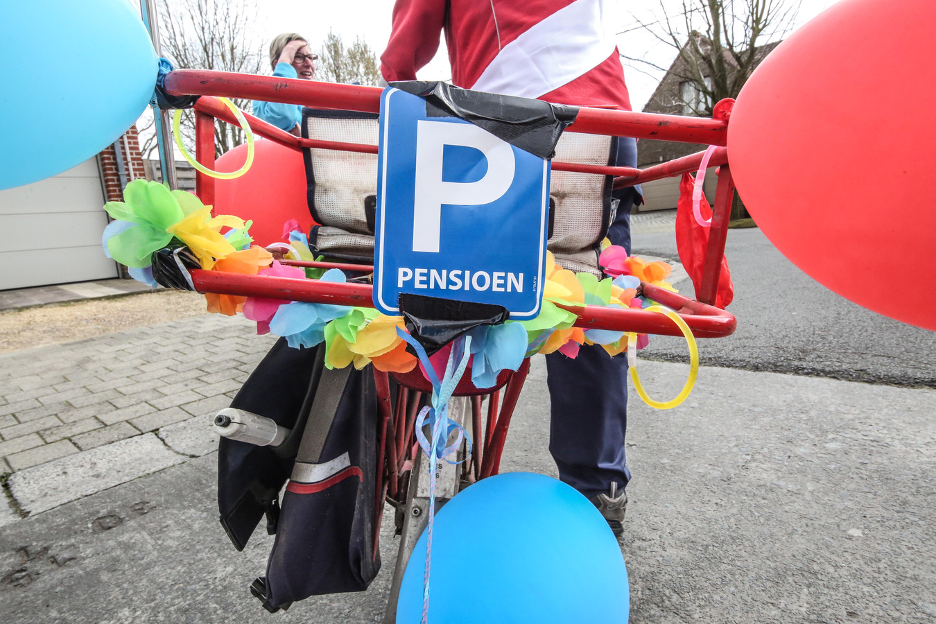 Geliefde postbode doet laatste ronde: “Zo’n goeie ‘facteur’ gaan we ...