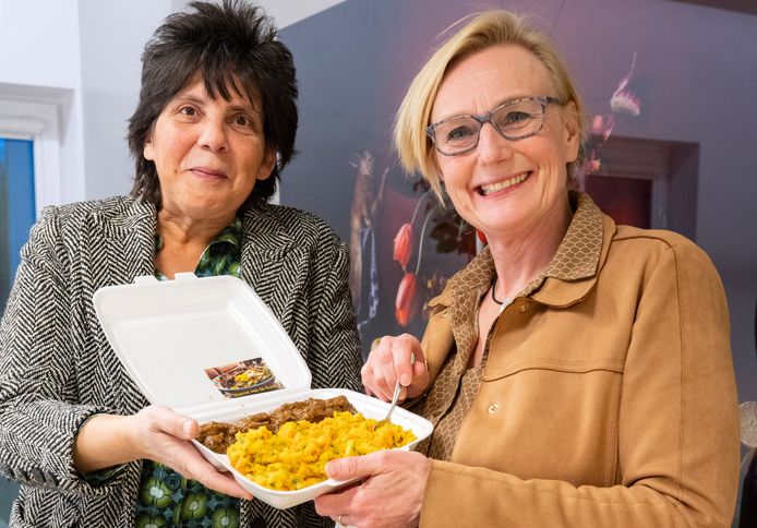 Foodblogger Sharon biedt burgemeester maaltijd aan na hap-incident ...