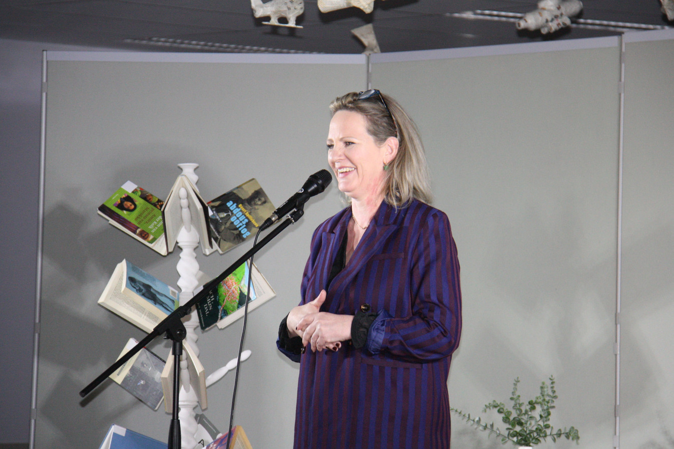 Actrice Maaike Cafmeyer te gast op dag van de poëzie in MMI Kortemark ...