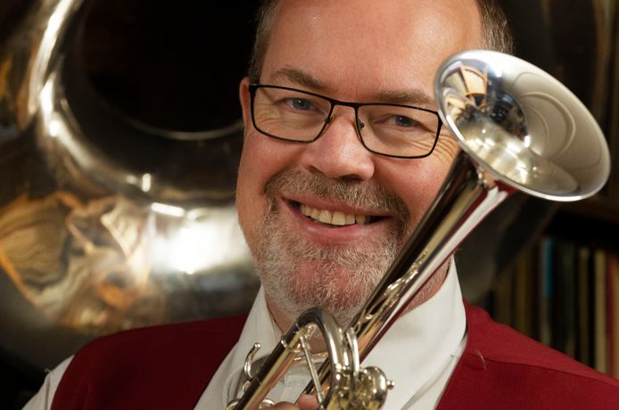 Trompettist Marc zit ‘altijd in blote kont’ in orkest en vergelijkt ...