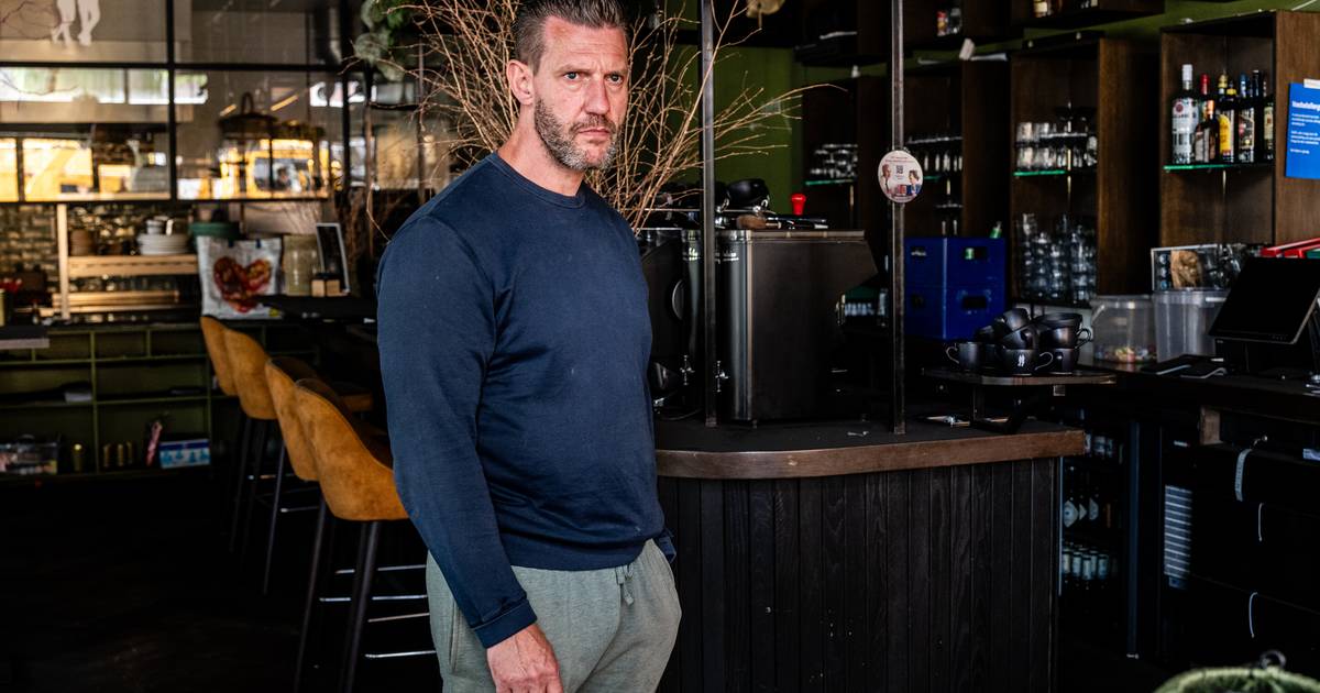 Kok Dennis in zak en as na brand in zijn restaurant in Zeist: ‘Alles is ...