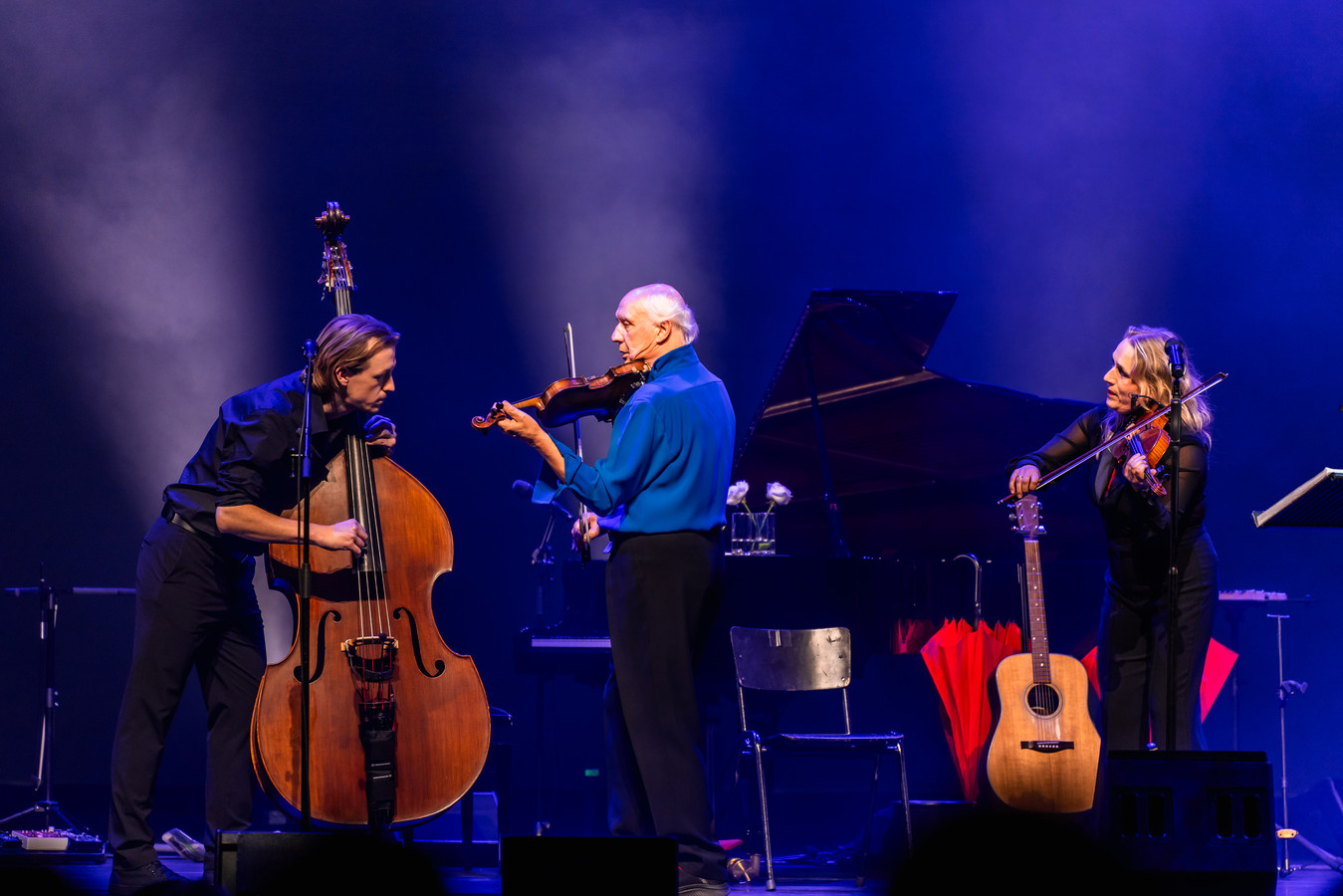 Herman van Veen in Carré: beter als muzikant dan als komiek | Foto ...