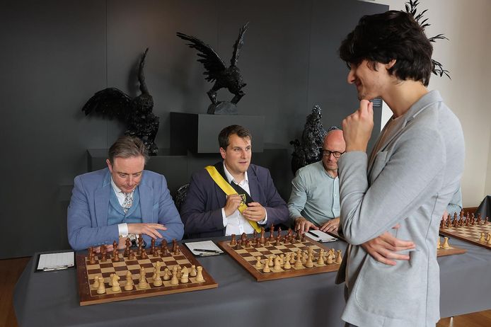 Schaakgrootmeester Daniel (18) bekampt Bart De Wever vlak voor BK ...