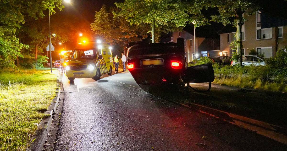 Auto belandt op zijn kop in Helmond, politie neemt bestuurder mee | 112 ...