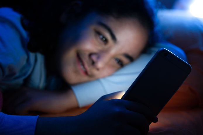 Studenten die smartphone intens gebruiken slapen minder én slechter ...