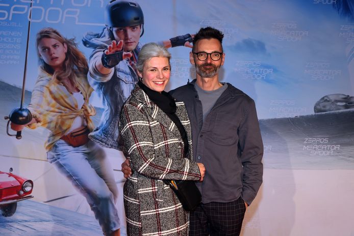 IN BEELD. Veerle Baetens poseert voor het eerst met dochter op première ...