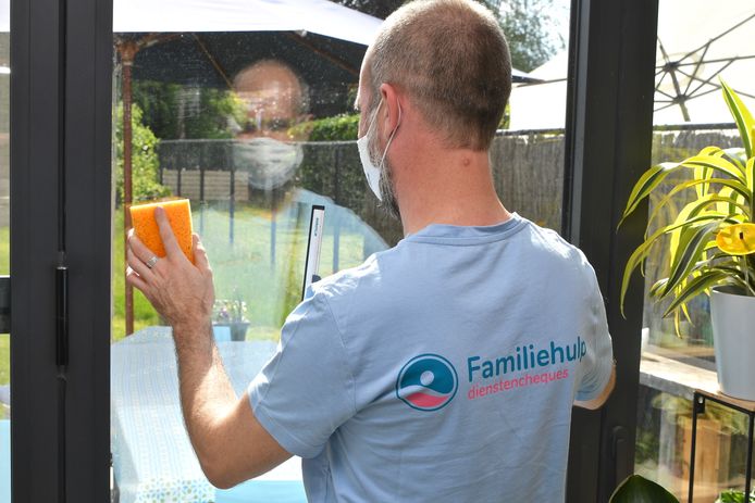 Familiehulp neemt poetsdienst aan huis over: zelfde loonvoorwaarden en professionele ...