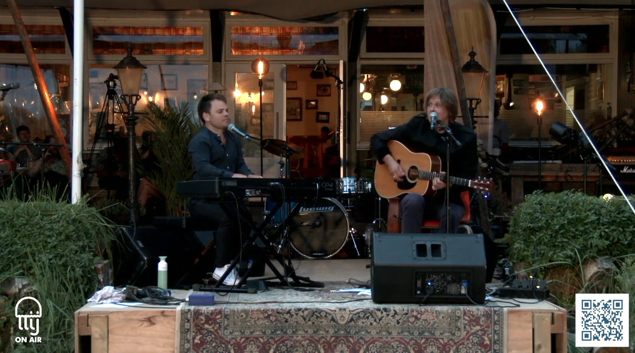 Basja bereidt beginnende artiesten voor op liveoptredens: ‘Verdient ...