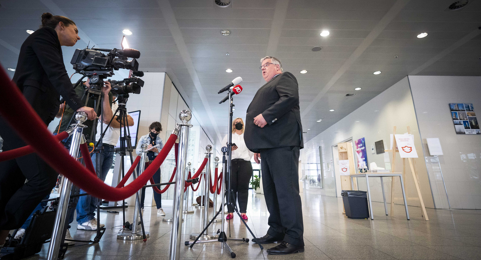 Kunnen we nog op vakantie? Bekijk hier het Zomerinterview met ...