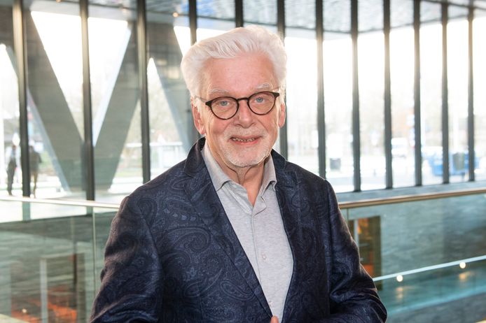 Jan Slagter maakte in tv-studio ‘doodsmak’ tegen plantenbak, Op1 treft ...