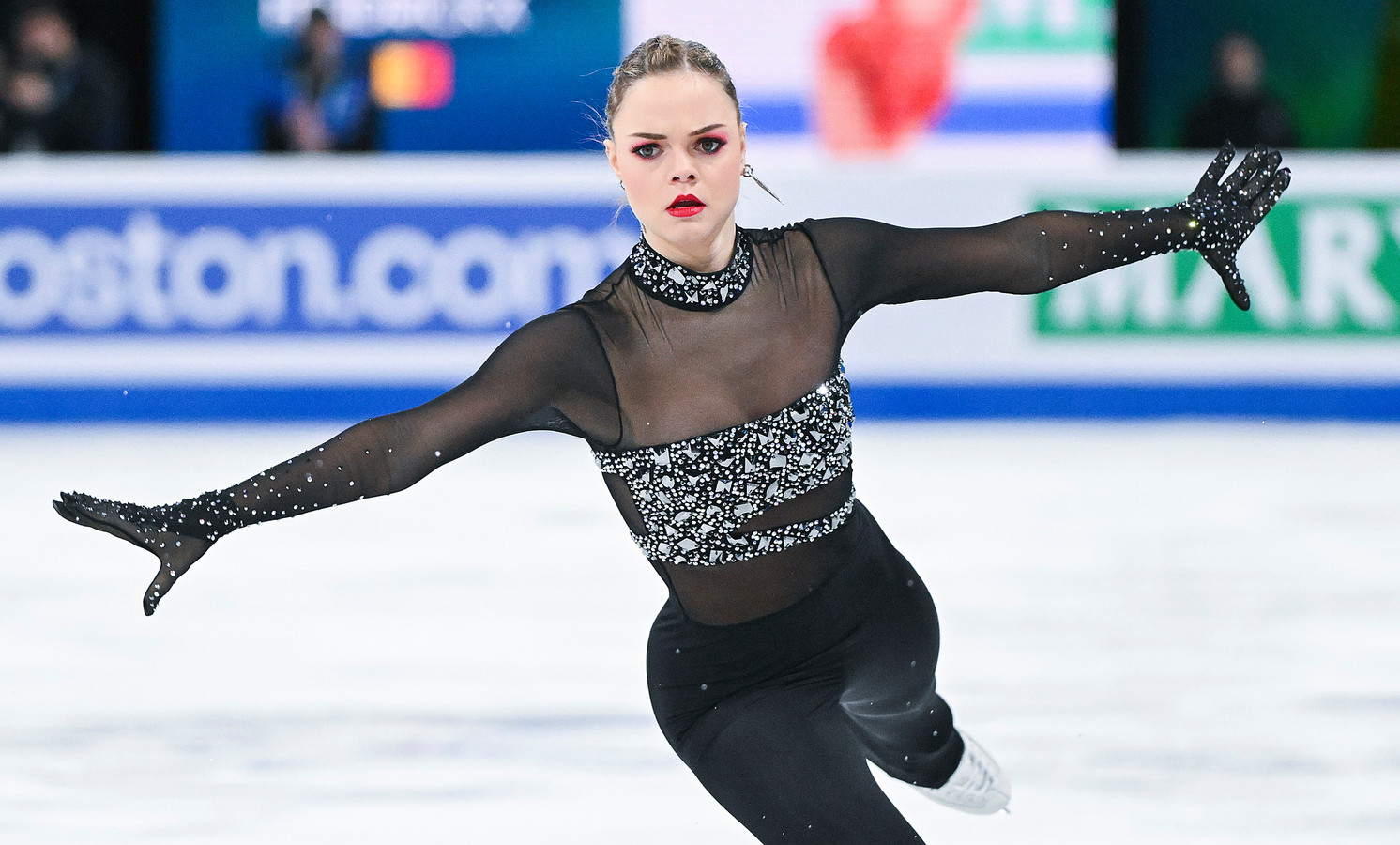 Loena Hendrickx valt in vrije kür en grijpt naast WK-medaille: “Tranen ...
