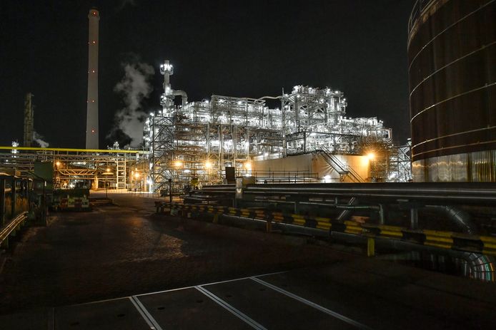 Shell viert cruciale uitbreiding van de raffinaderij in Pernis ...