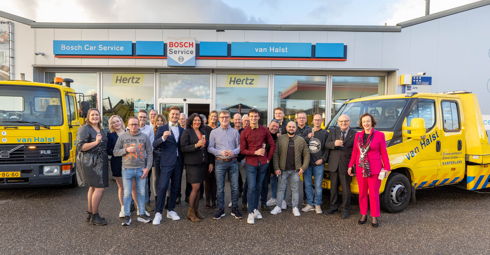 Garage Van Halst in Kamperland bestaat 100 jaar; personeel verzorgt ...