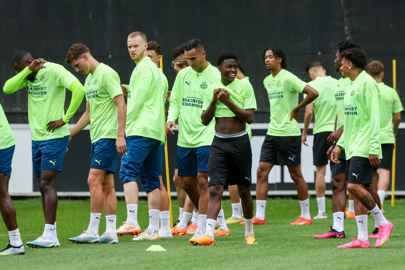 PSV is alweer op weg naar een eerste test(je) in het nieuwe seizoen ...