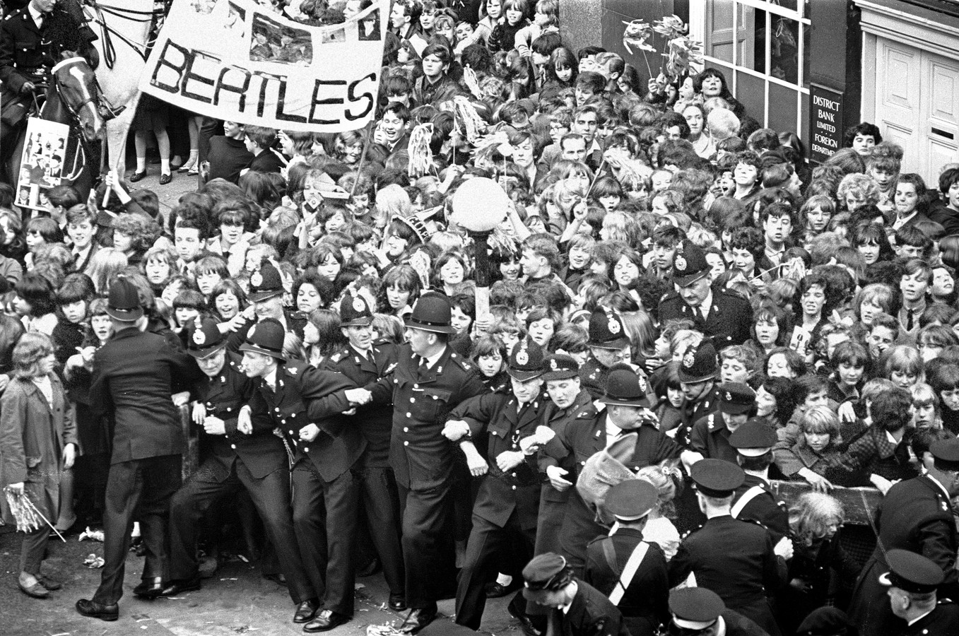 Vier bands, vijf films: Beatlemania is back in Breda | Foto | ed.nl