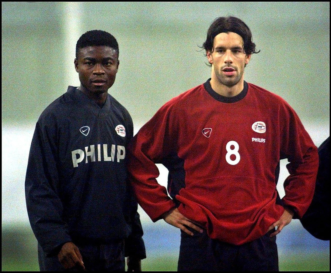 Eric Addo is opnieuw vaste waarde bij PSV en maakt nu kerels van jonge ...