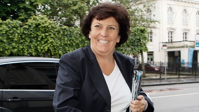 Minister Lieten belooft structurele steun voor Vlaamse supercomputer ...