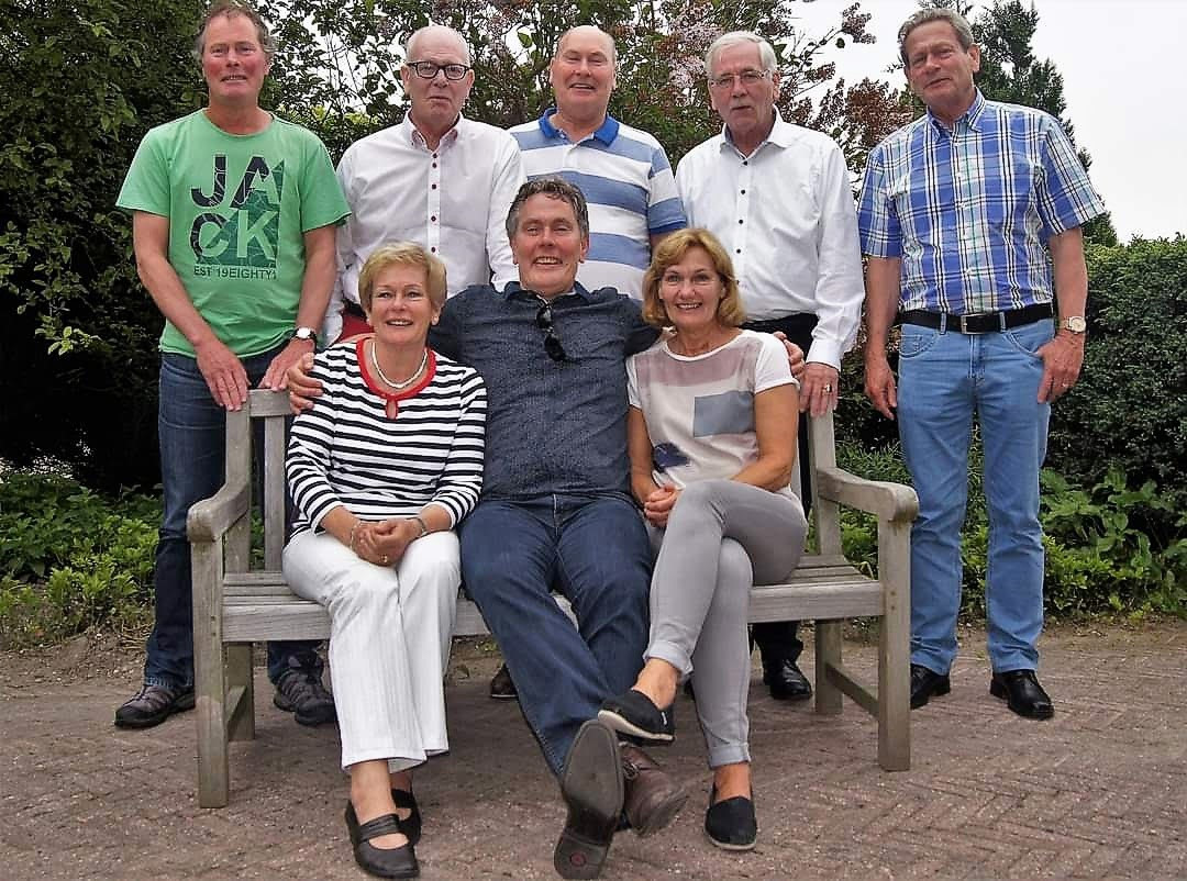 Al vanaf zijn jeugd wist Berry dat hij priester wilde worden, toch werd ...