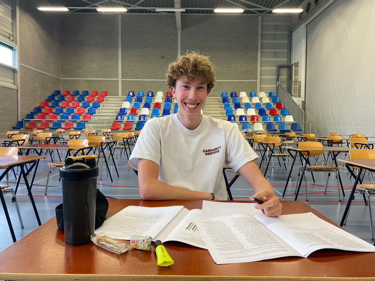 Tom (17) is zelfverzekerd over zijn examens: 'Ik ben beter voorbereid ...