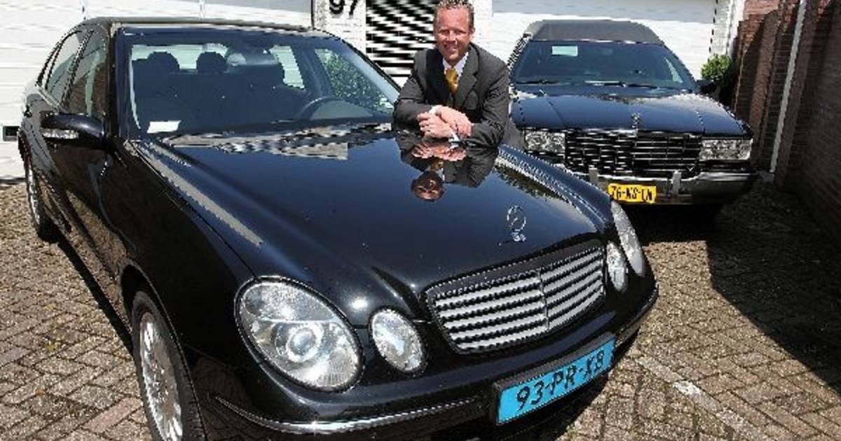 Jubilerend Taxibedrijf Kivits voelt crisis niet | Tilburg e.o. | bd.nl