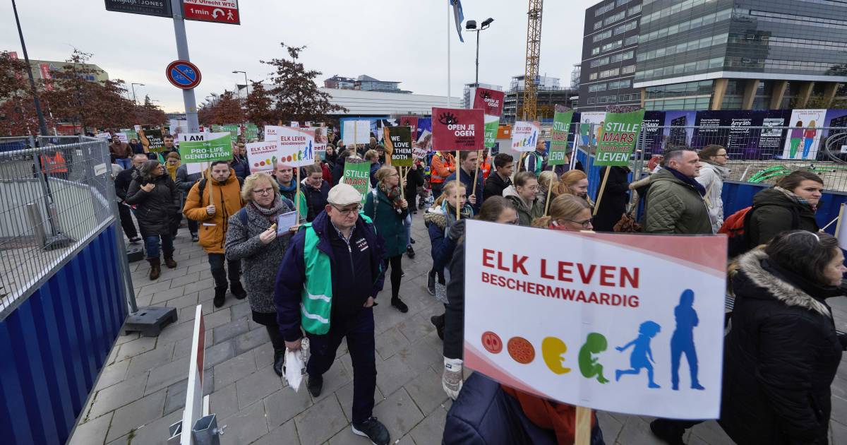 Rechter: ‘Stichting Schreeuw om Leven mag flyeren bij abortuskliniek ...