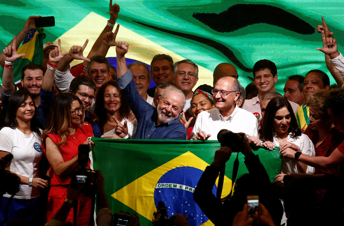 Lula opnieuw president Brazilië na nek-aan-nekrace met Bolsonaro | Foto ...