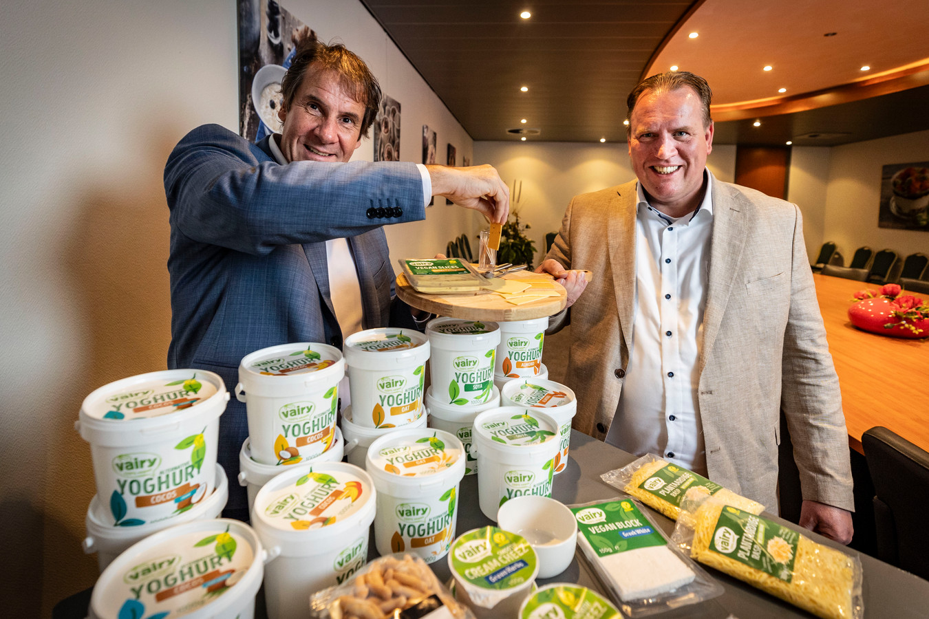 Dit grote Twentse bedrijf breekt met zuivel en wordt 100 procent vegan ...