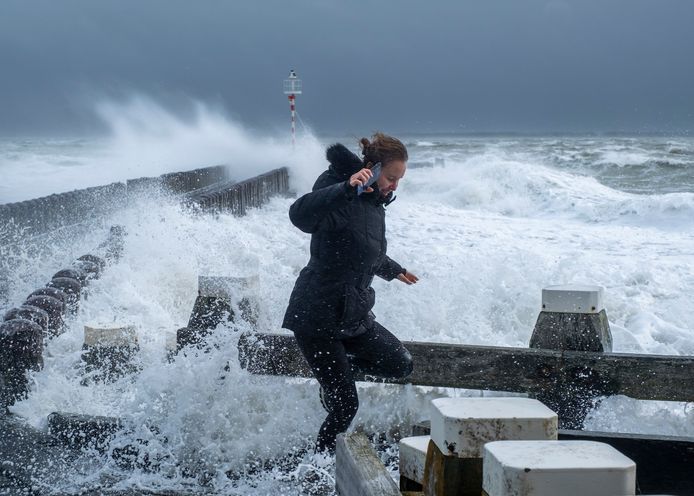 Genieten van de storm op de boulevard: ‘Prachtig, trots dat ik ...
