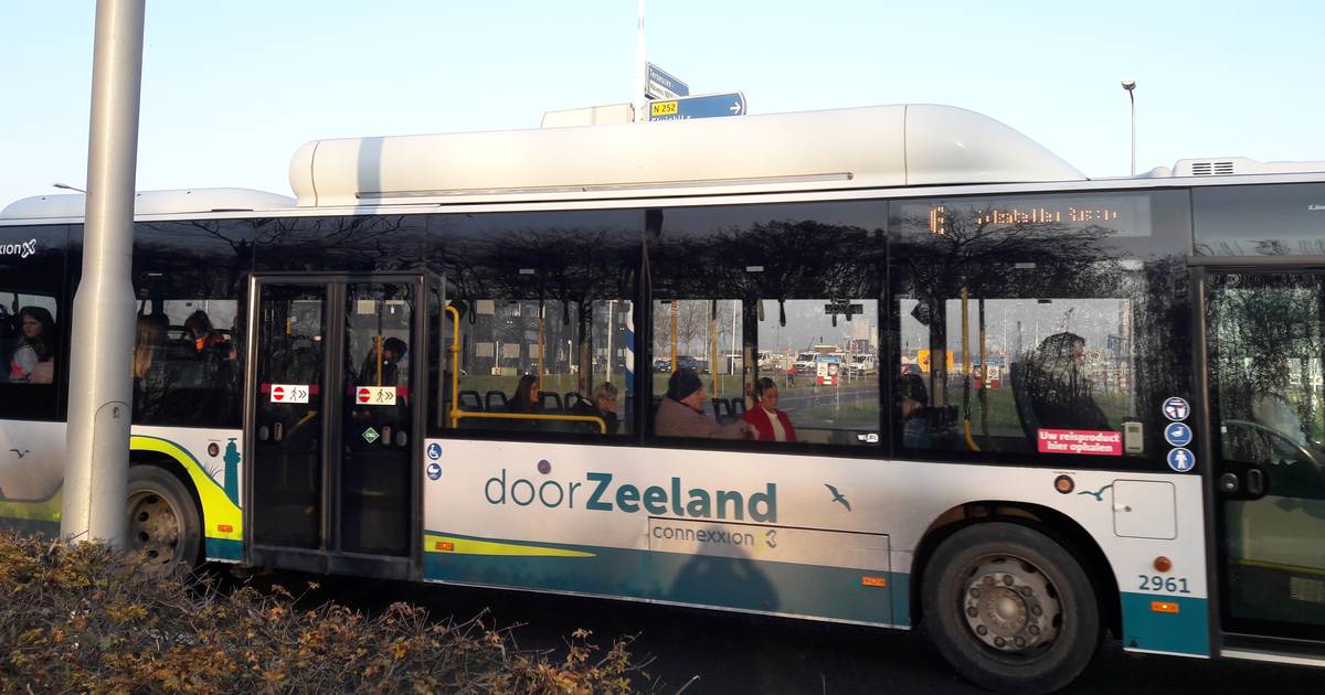 Je komt in Zeeland overal met de bus, maar het kan even duren | Zeeuws ...