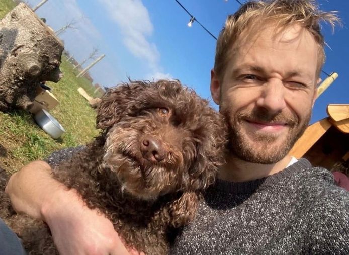 VINGER AAN DE SOAP. Debuutsingle Aaron Blommaert te horen in ‘Familie ...