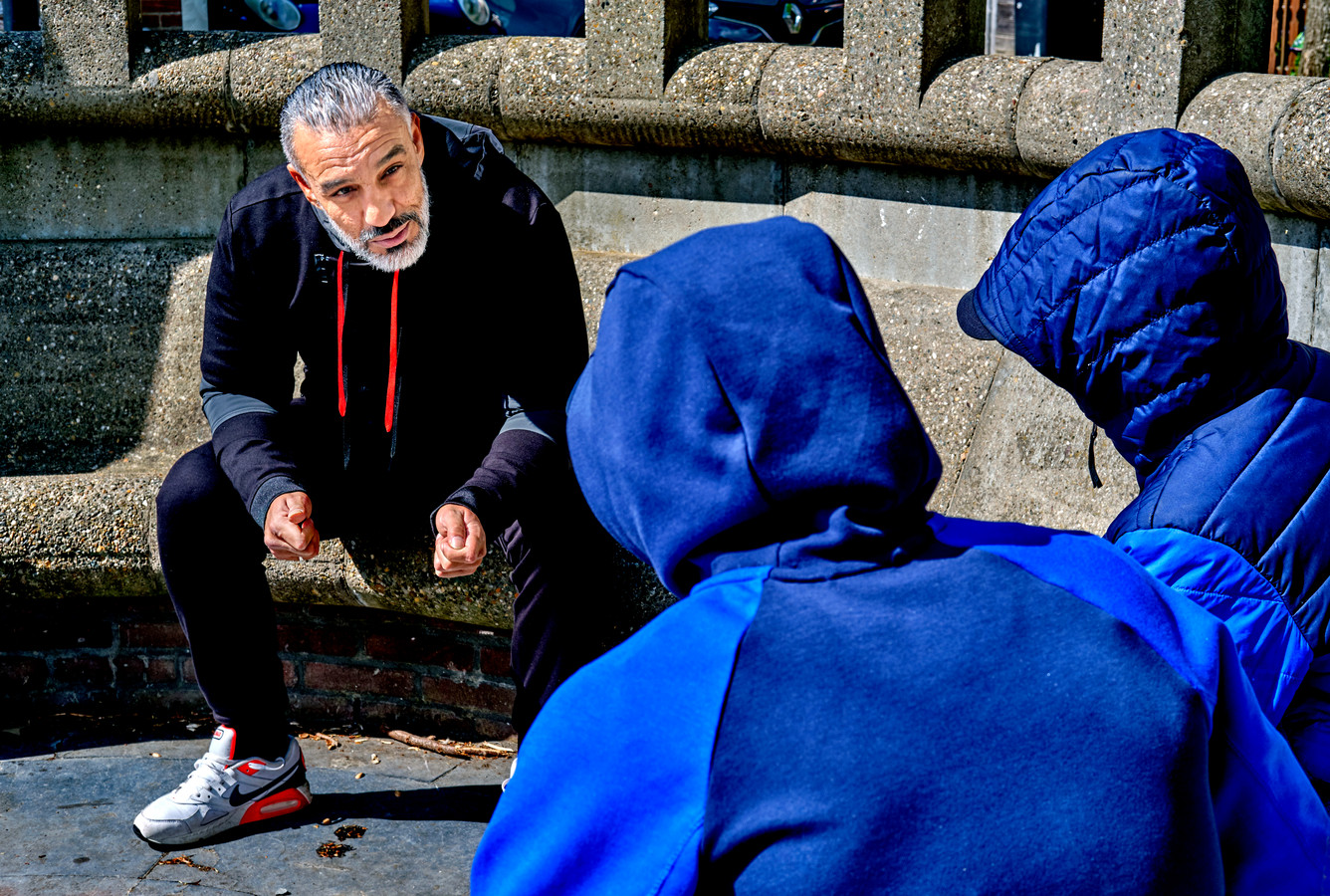 Jongerenwerker Marouane (44) bang voor coronagevolgen straatjongeren ...