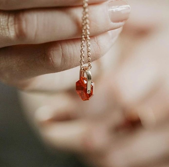 Rouwende moeder omzeilt begrafenisplicht in Duitsland en cremeert haar ...