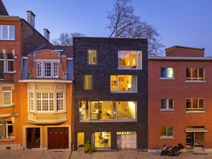 Ondanks protest verbouwen Emmanuel en Veronica een oude rijwoning tot ...