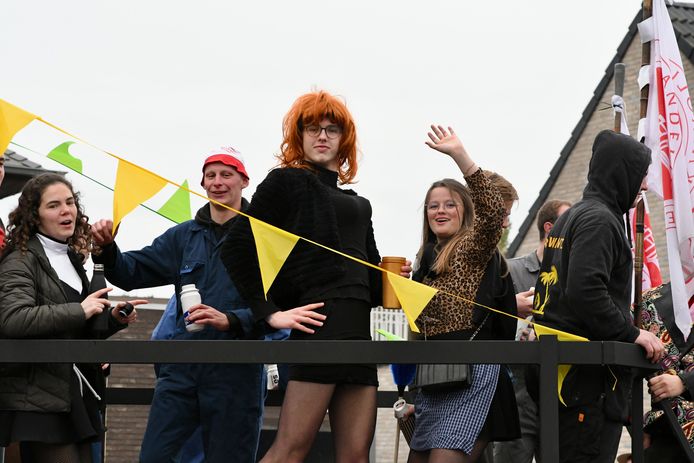 IN BEELD. 41e Sint-Maartensstoet lokt massa mensen: “Heel blij dat we ...