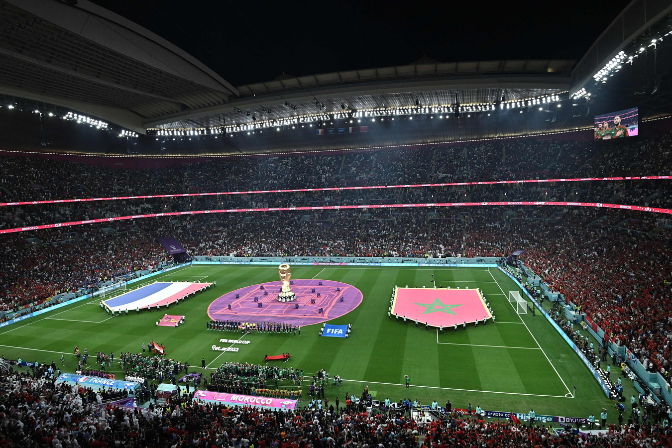 Ils ont coûté des milliards d’euros: que vont devenir les stades du ...