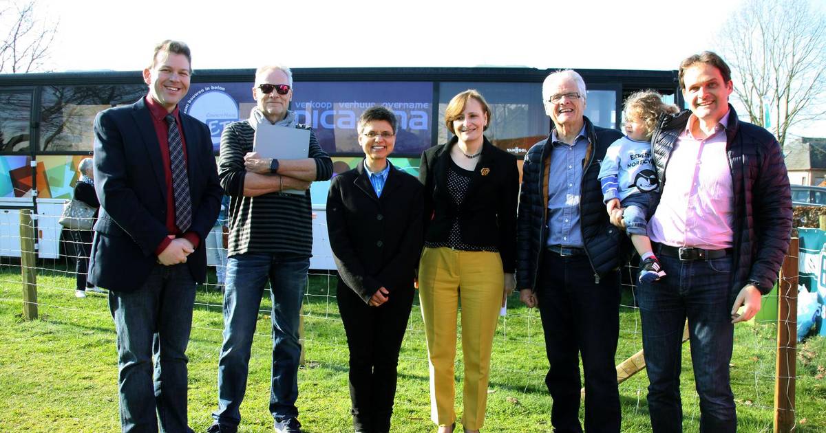 Robinson Club koopt autobus voor Cypriotische weeskinderen | Vorselaar ...