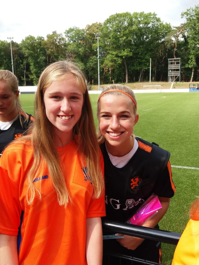 Groenen tot Van Veenendaal: de leukste selfies met de Leeuwinnen | WK ...