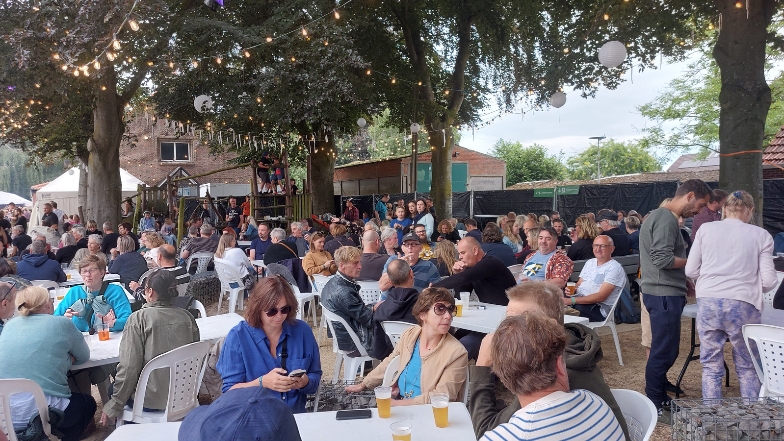 IN BEELD. 6.000 festivalgangers genieten van uitverkocht Rock Olmen ...