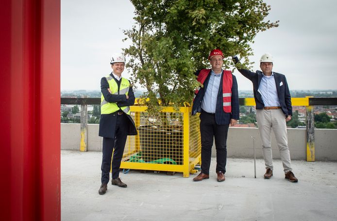 Ruwbouw van twee Waterfront-woontorens klaar: “Waregem heeft nieuwe ...