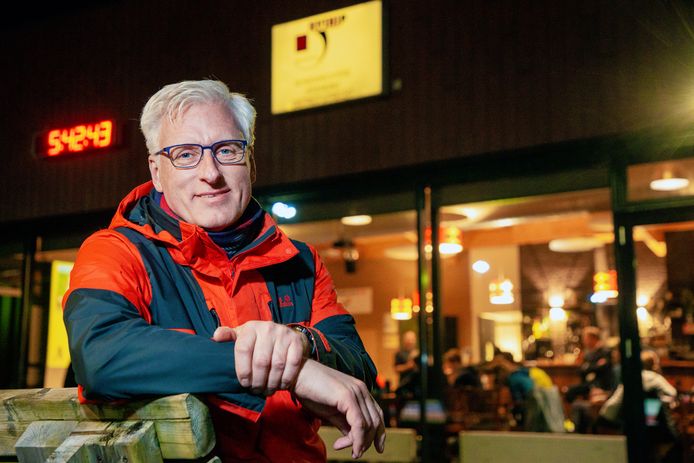 Eric de Vos stopt als preses van scheidsrechtersclub, maar ziet steeds ...