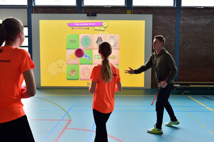 Rekenen in de gymzaal: bij deze school kunnen kinderen sommen oefenen ...